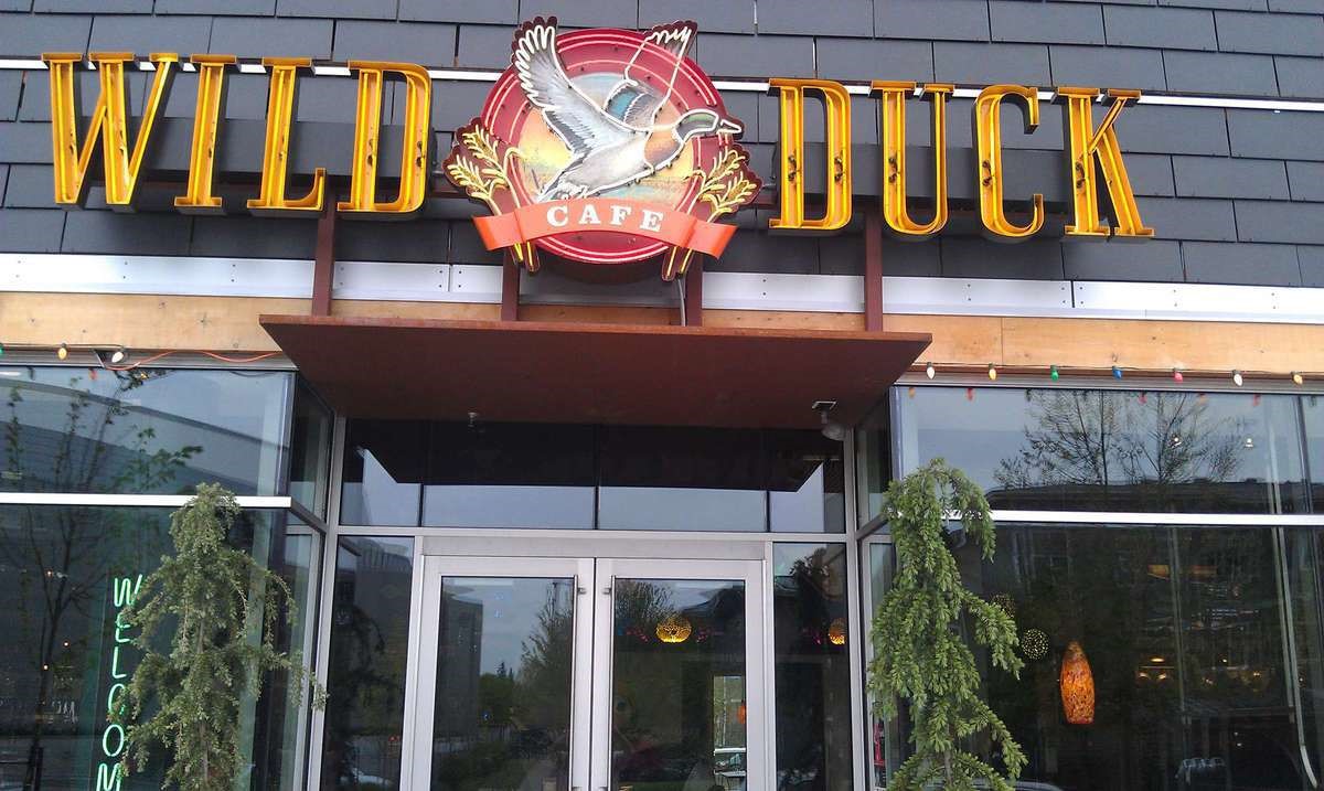 Sports Fans Flock to the Wild Duck Cafe - Willamette Valley Magazine
